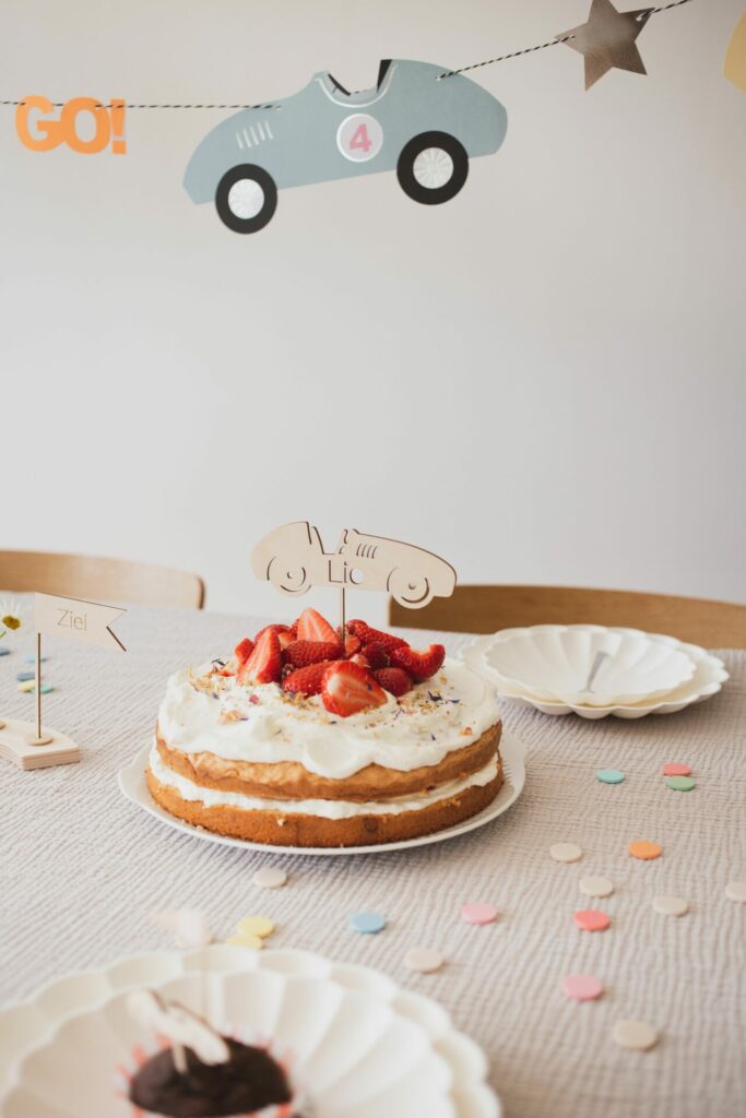Cake Topper Rennauto personalisiert | Liebesnaht